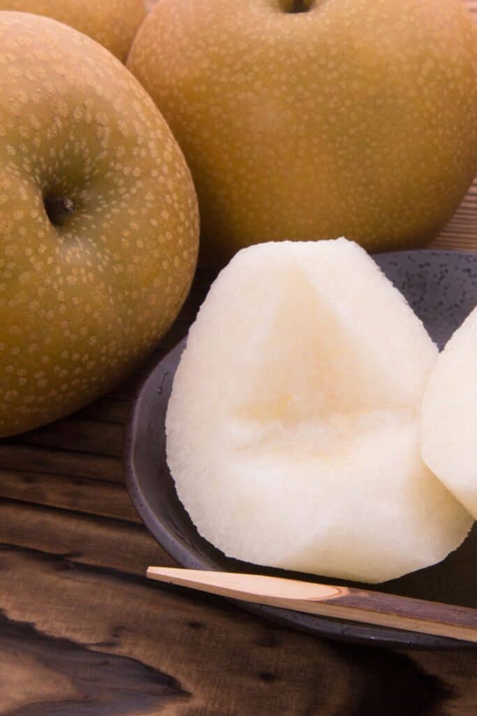 14 Fastest Growing Pear Trees That Bear Fruit Quickly (1st Year)